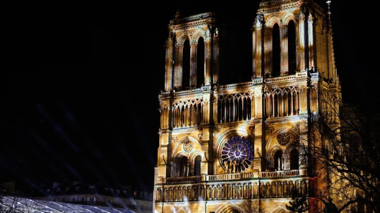 Catedral de Notre-Dame reabre sus puertas tras cinco años » Oronoticias