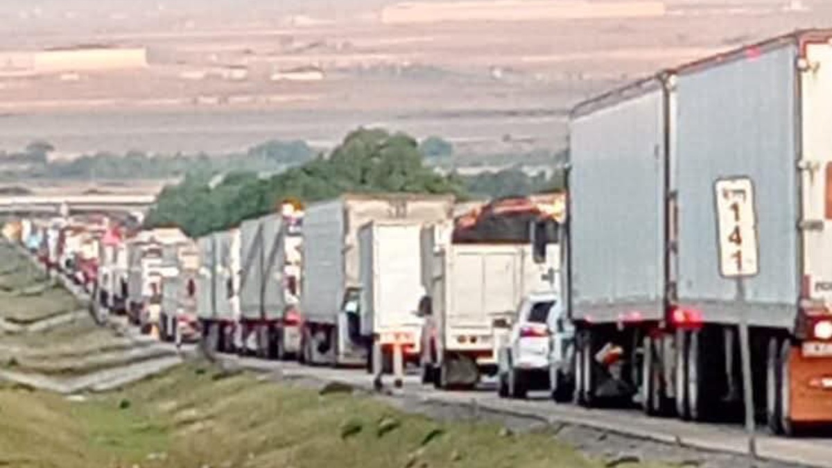 Accidente de camiones y autobús provoca caos vial en el Arco Norte ...